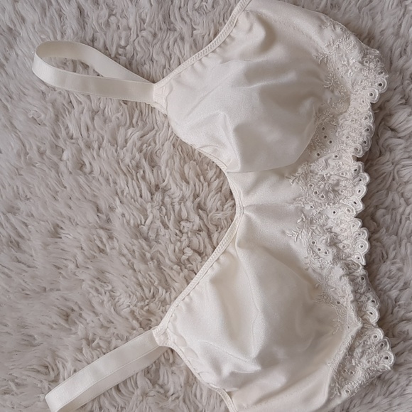 Olga | Intimates & Sleepwear | Vintage Olga Simply Perfect Ivory Nylon ...